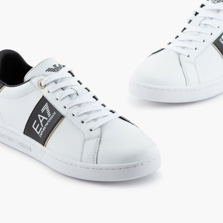 Classic Logo Sneakers – Levisons