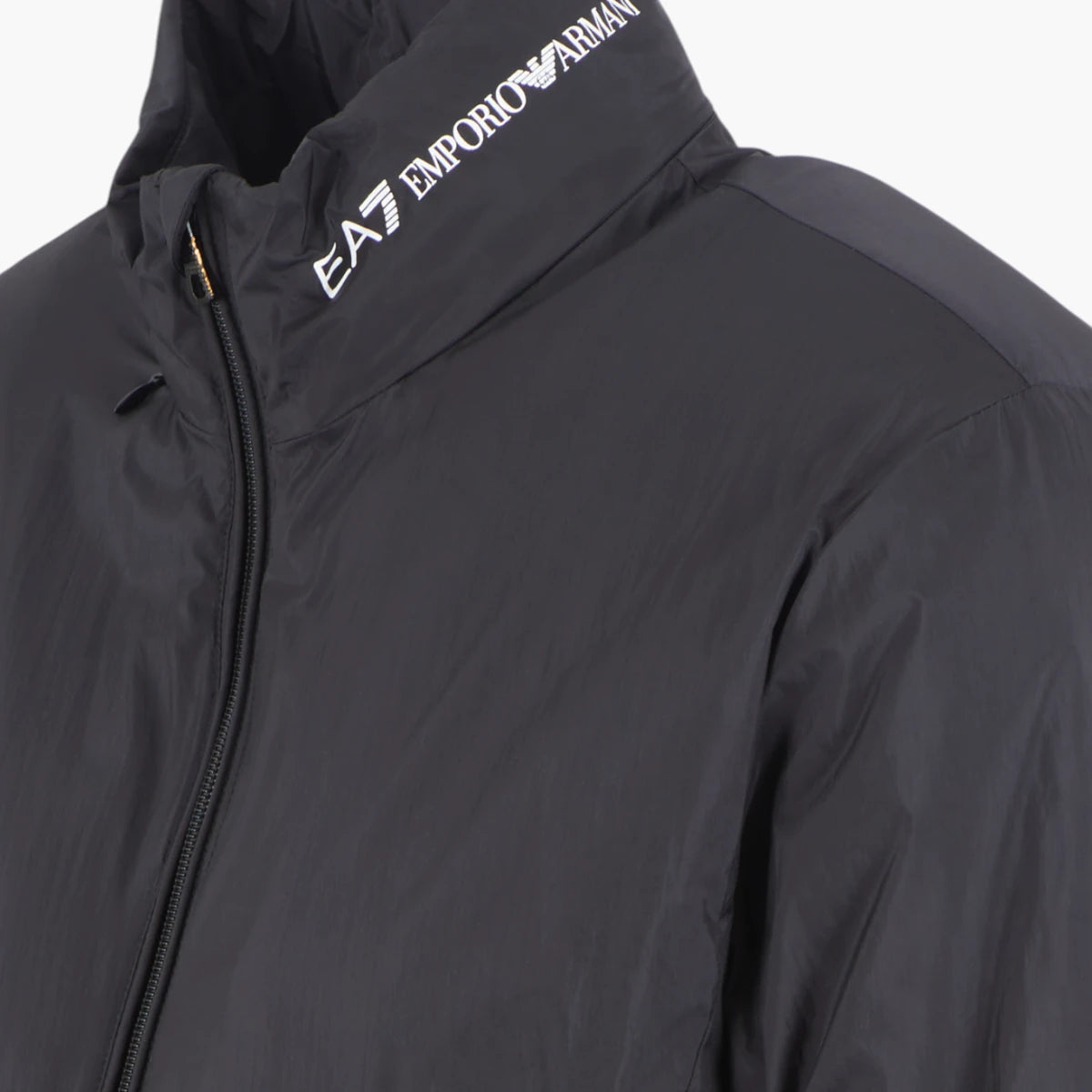 Loose Fit Windbreaker With Branded Standing Collar – Levisons